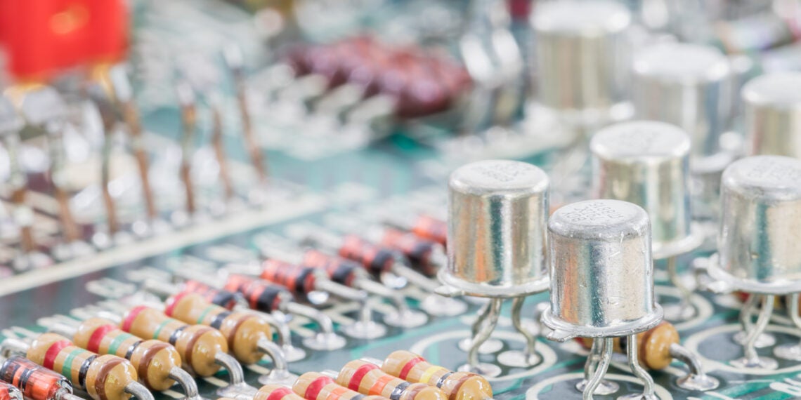 Discrete Components vs Integrated Circuits: Similarities & Differences ...