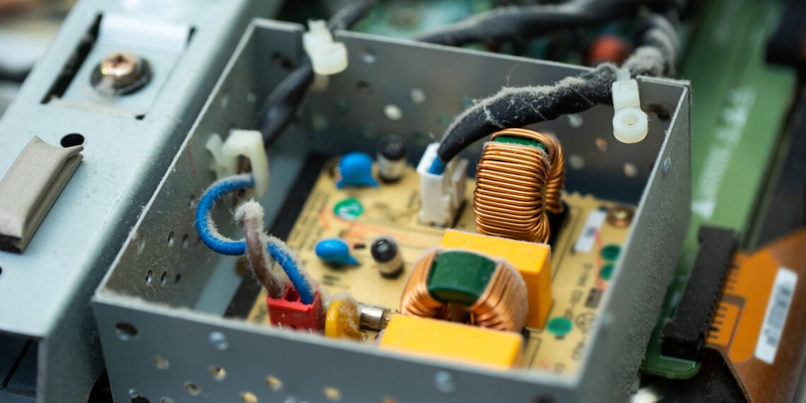 Discrete Components vs Integrated Circuits: Similarities & Differences ...